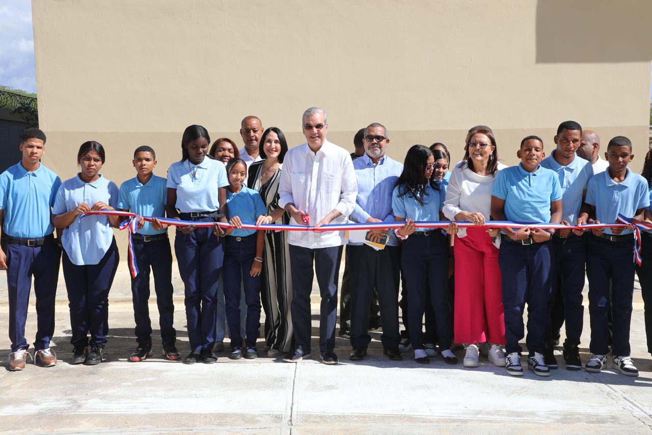 Presidente Abinader inaugura Centro Educativo León Romilio Rodríguez ...